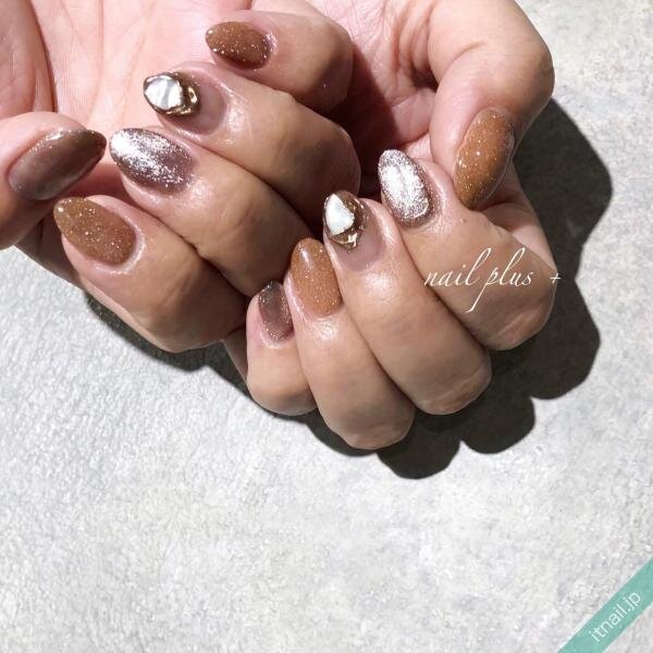 フラッシュネイルで最上級のキラキラ感をGET♪ハンド＆フットデザイン10選 | michill byGMO（ミチル）